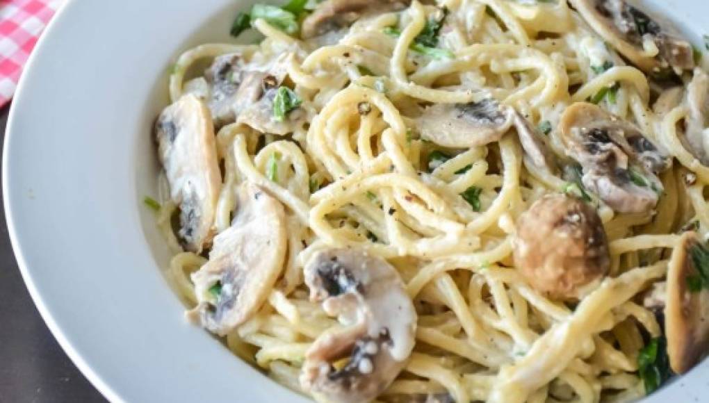 Spaghetti aux champignons et crème de parmesan – Recettes Plat